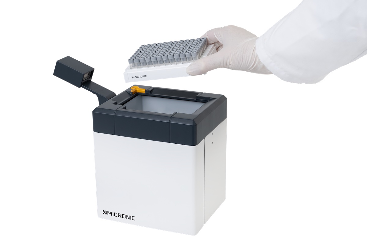 Camera-based Rack Reader reads and decodes 2D Data-Matrix codes at high speed